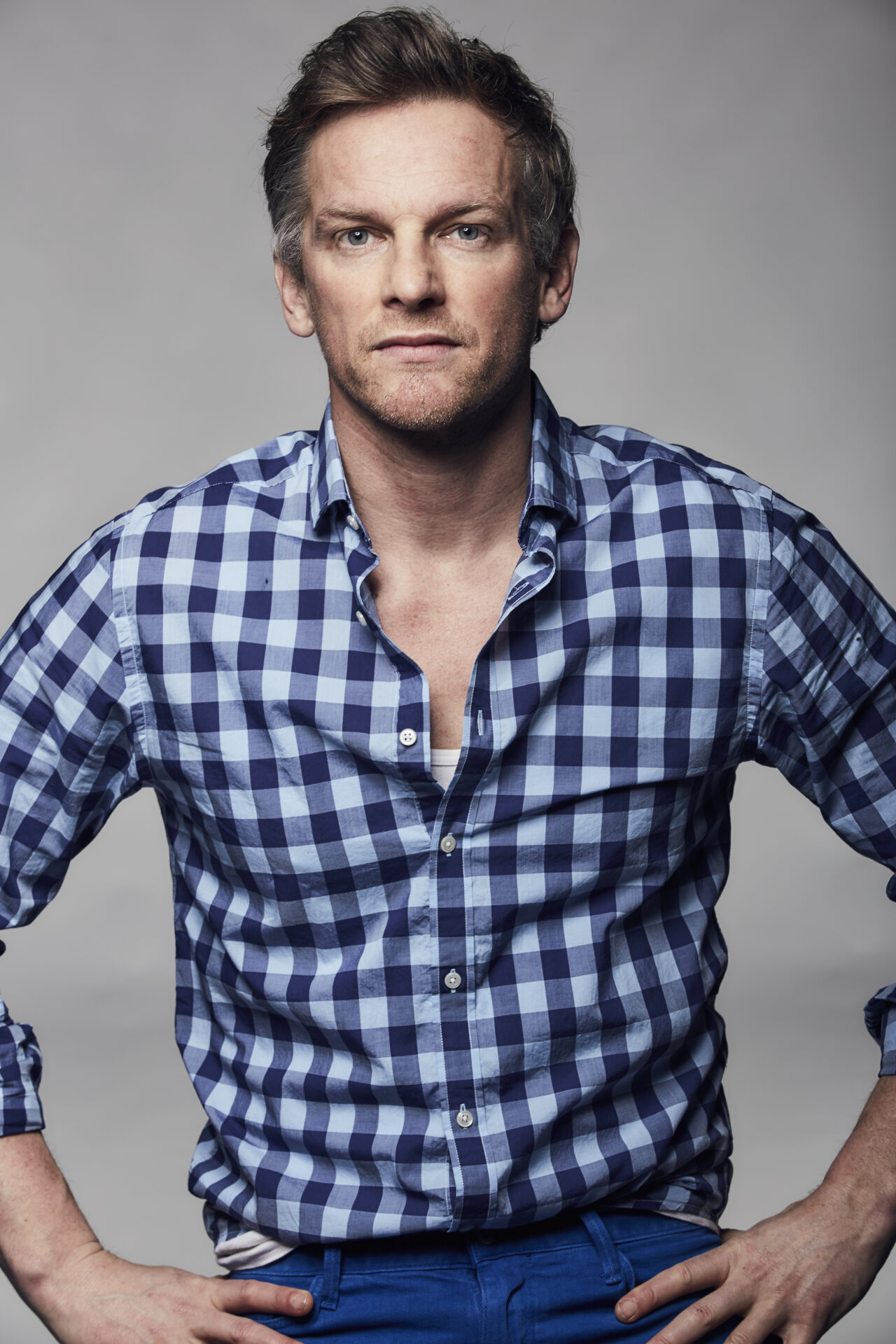Barry Atsma - Henneman